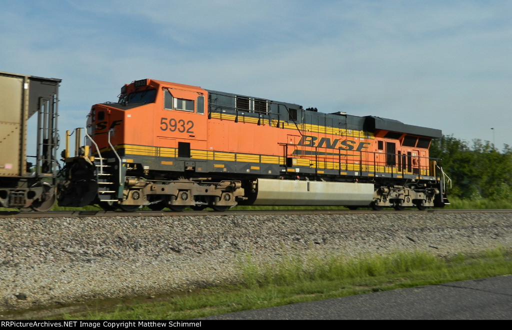 BNSF 5932 - DPU